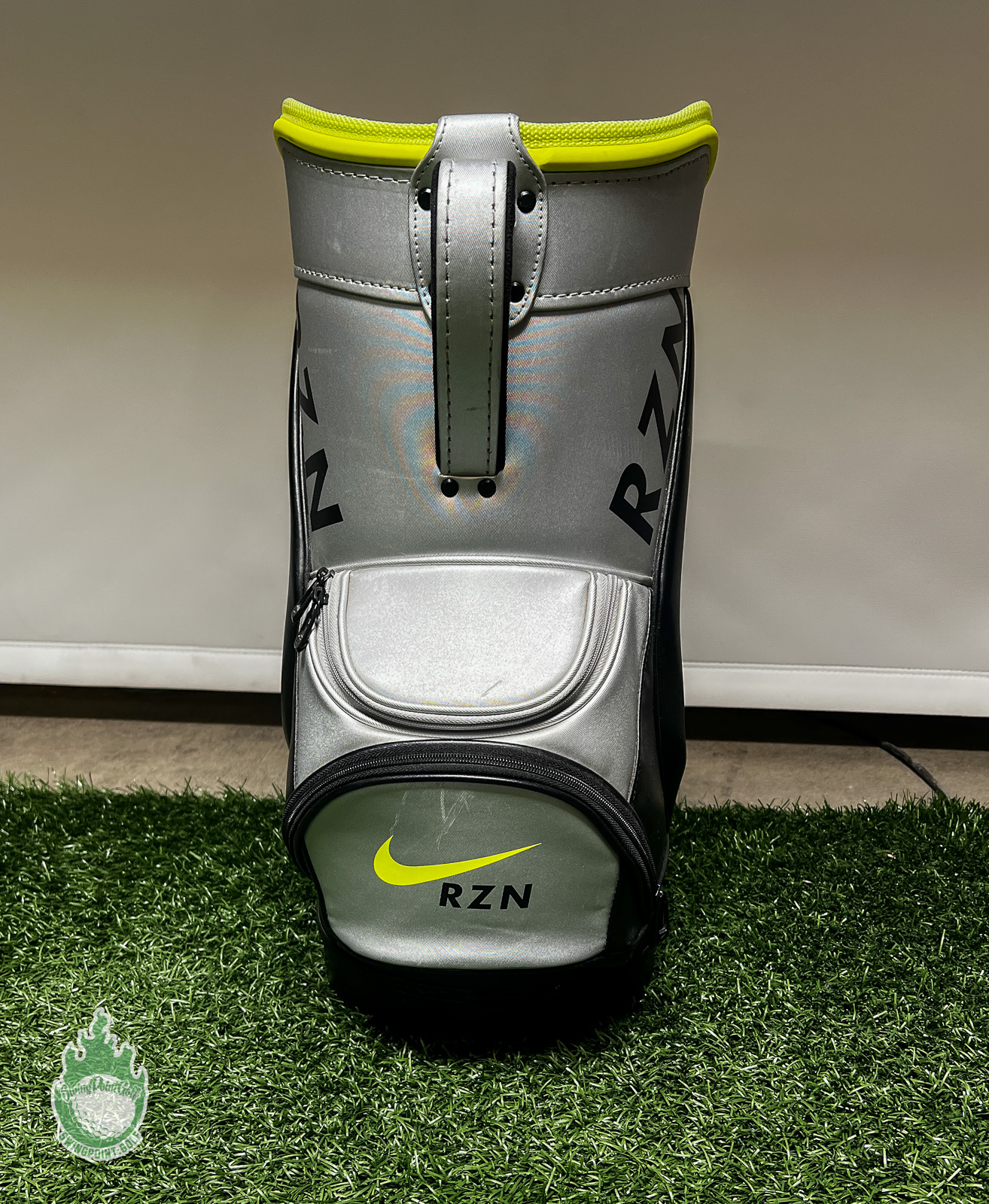 Nike RZN Bag Den Caddy Golf Bag 22.5" TALL 10" Top · SwingPoint Golf®
